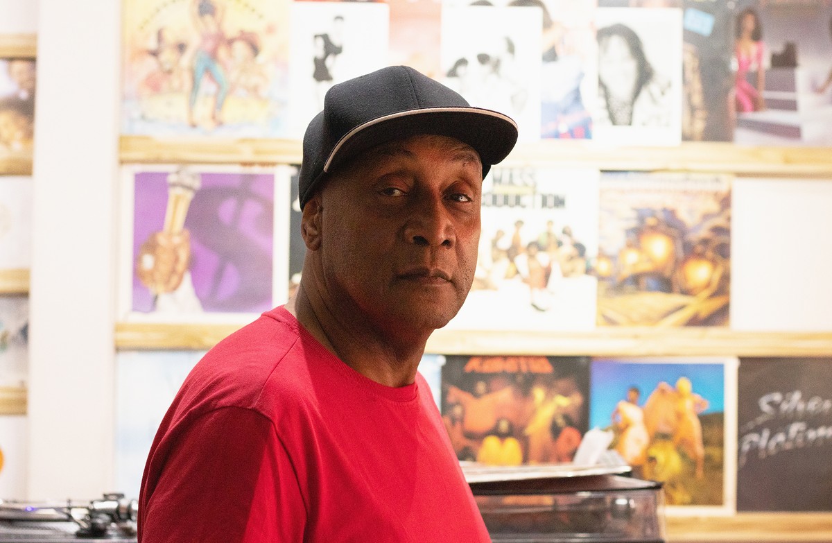 Dedo em riste, mas na estica: os 50 anos da Chic Show - Revista Amarello